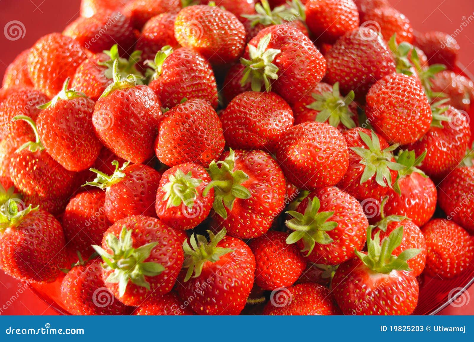 Fresh Strawberries on a Plate Stock Image - Image of fruitage, plate ...