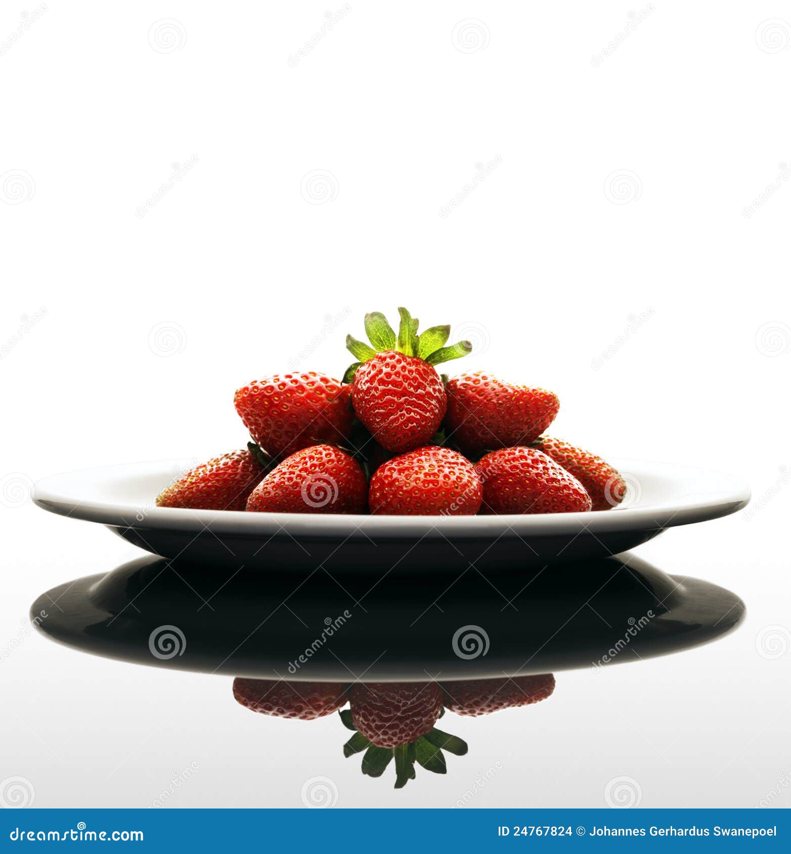 Fresh Strawberries on Plate Stock Photo - Image of colourful, appetizer ...
