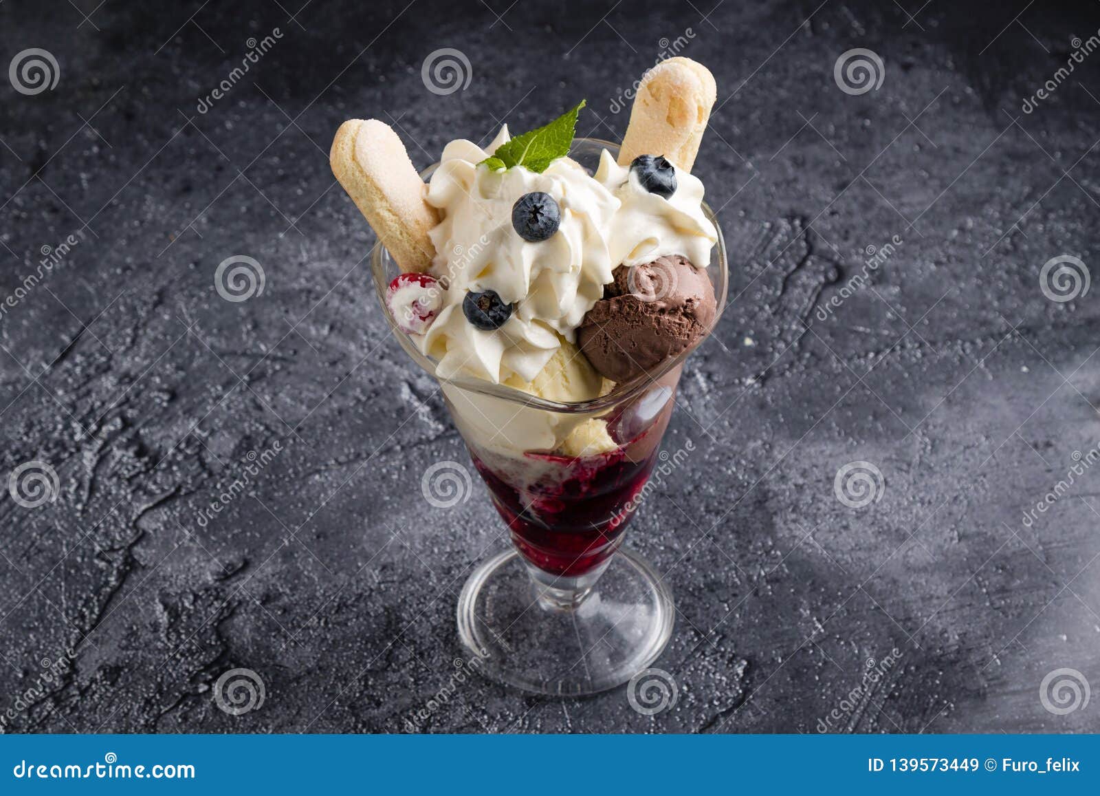 Ice Cream Sundae In Glass Stock Image Image Of Refreshing 139573449