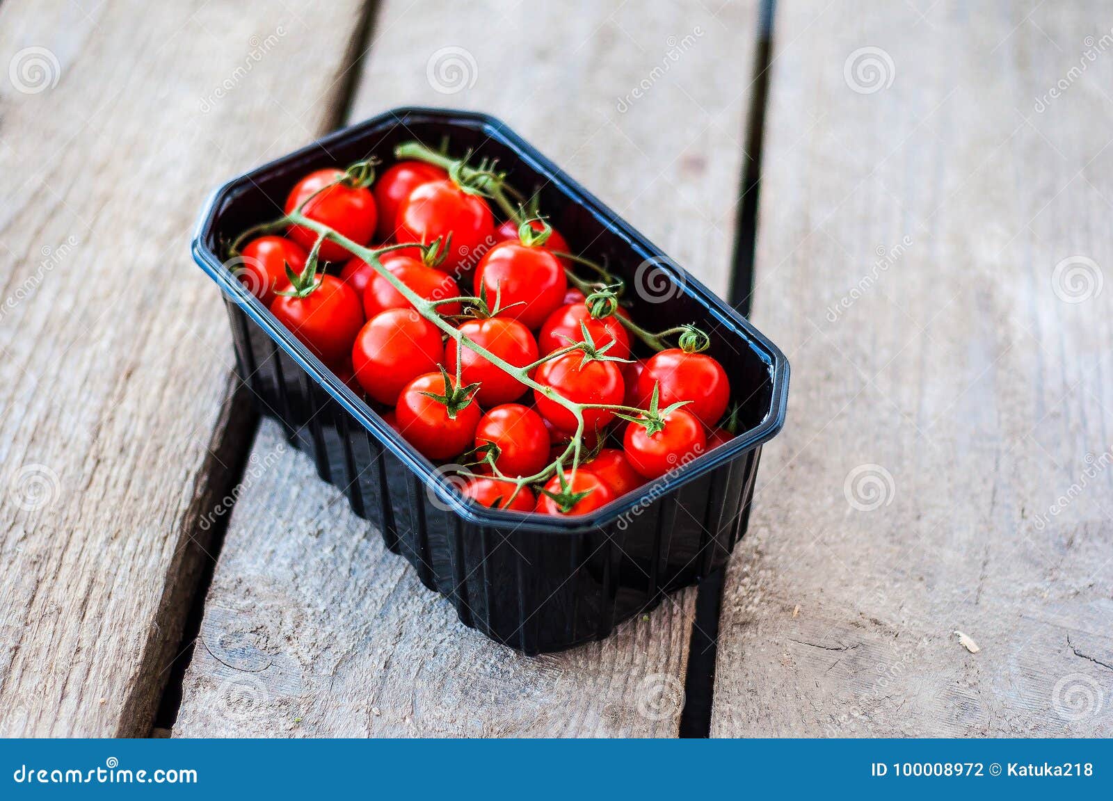 Fresh tomatoes in box stock photo. Image of fresh, delicious - 100008972