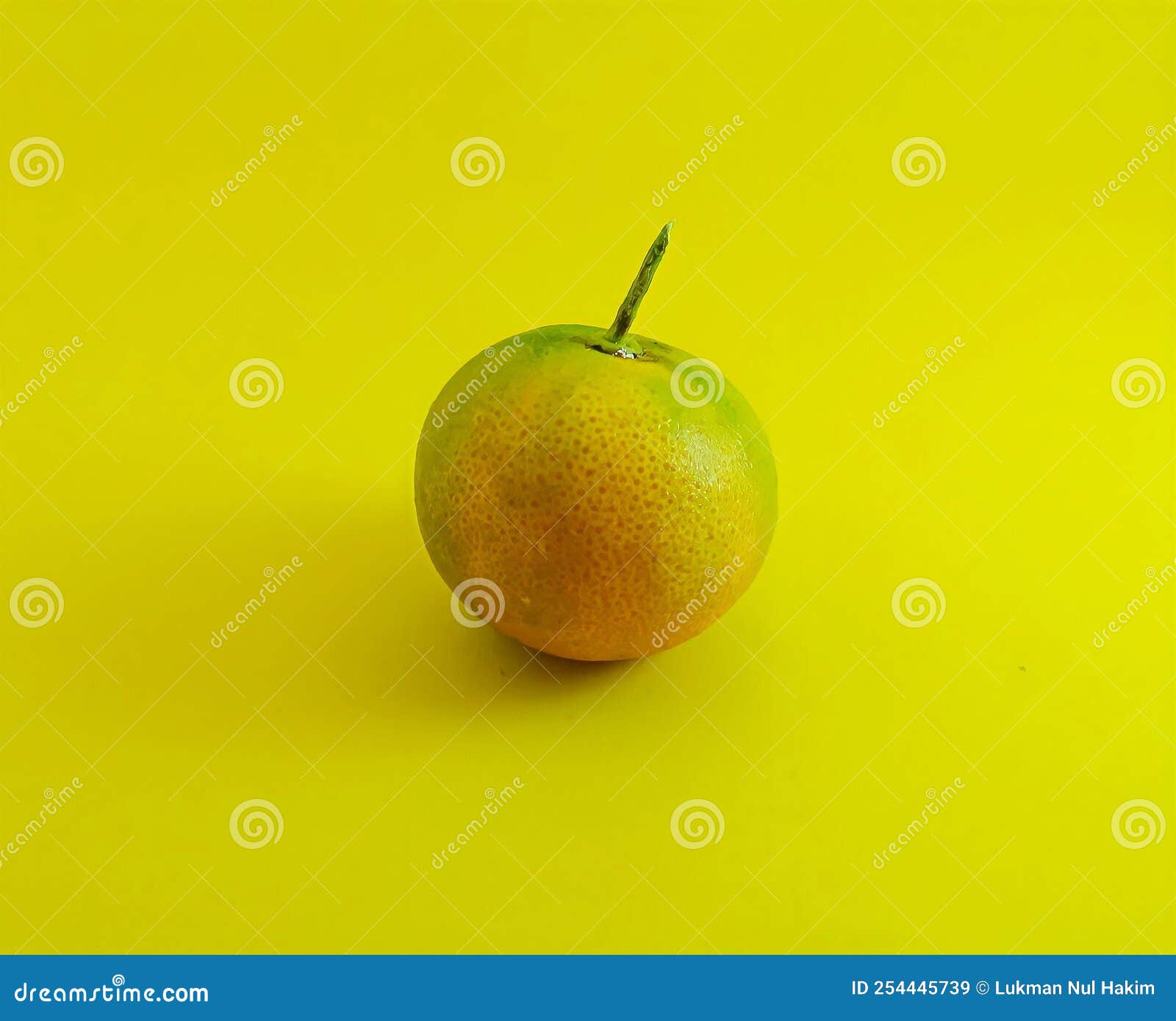 Fresh yellow lemon cui stock image. Image of lemonade - 254445739