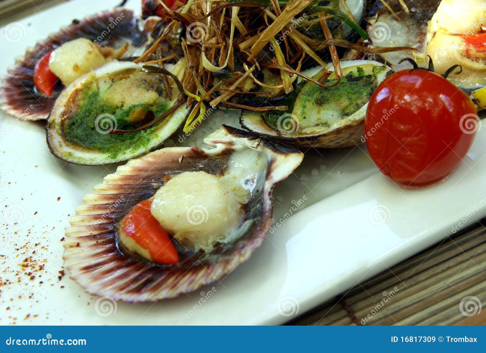 Freshly cooked scallops stock image. Image of leaks, healthy - 16817309
