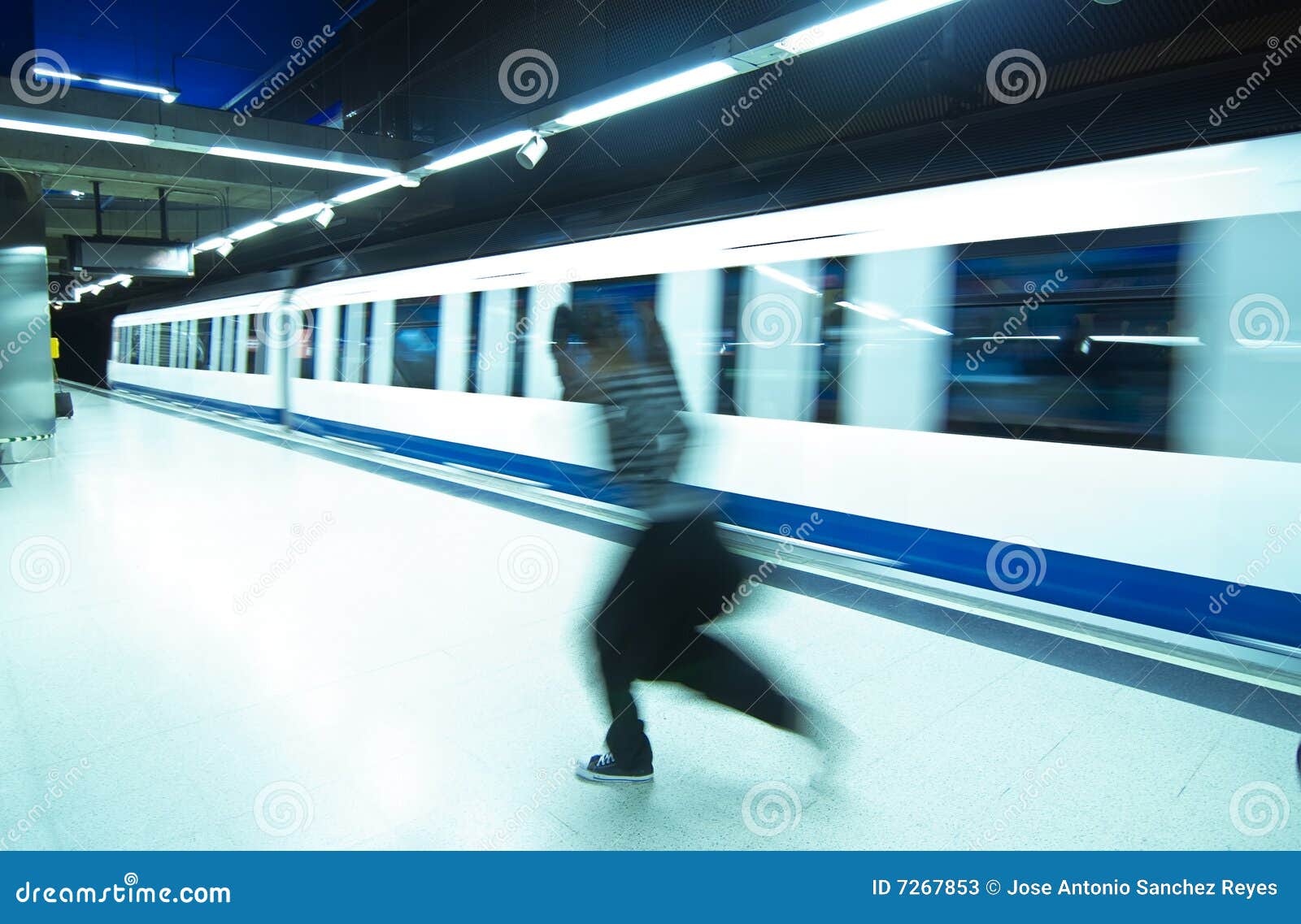 Fretta immagine stock. Immagine di andare, sottopassaggio - 7267853