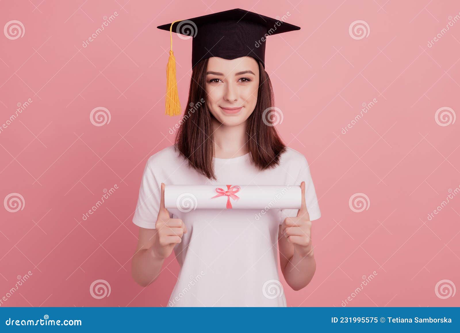 Freudvoller Studierender, Der Ein Diplom-Abitur Absolviert Hat ...