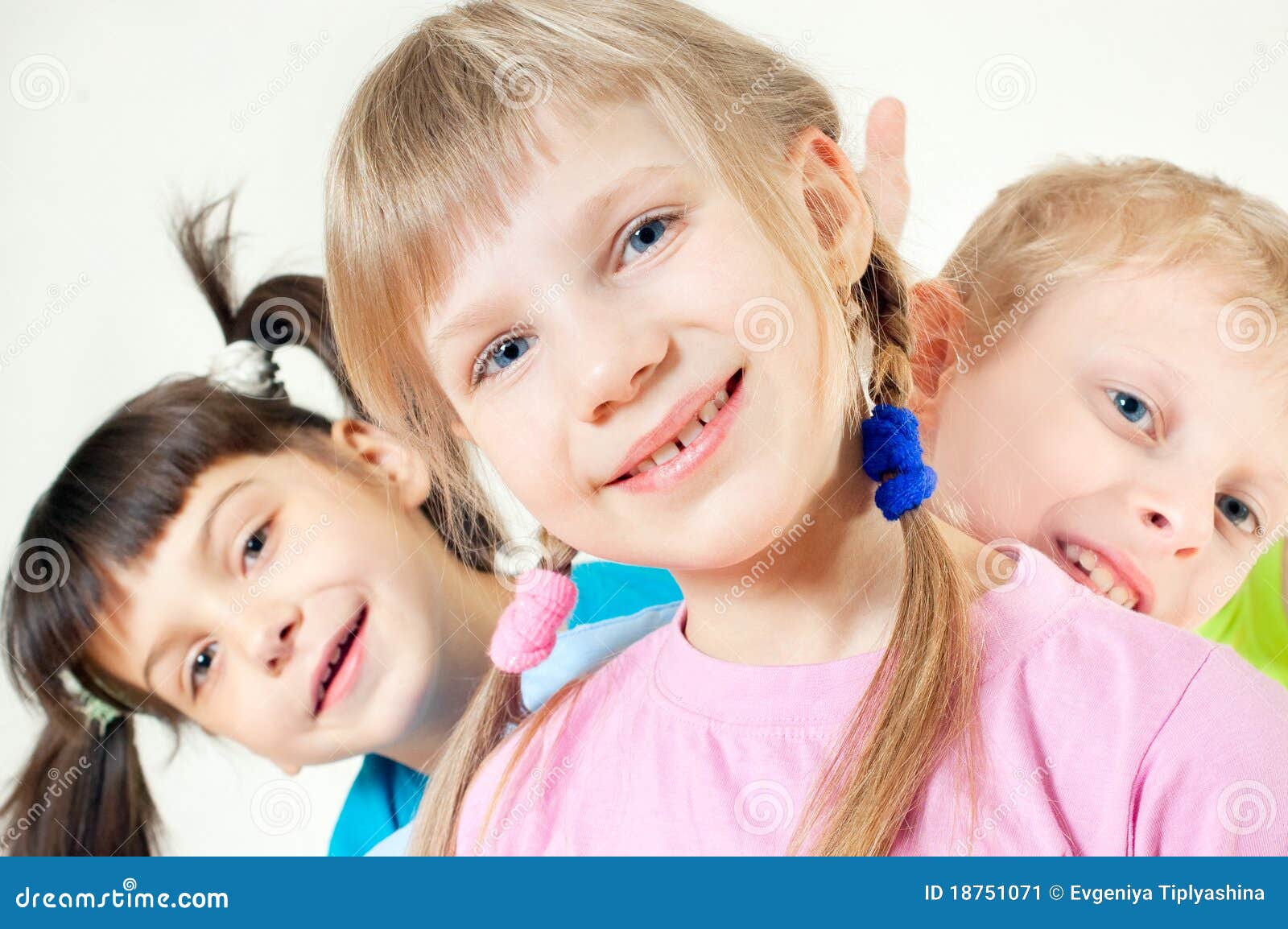 Freundliche Kinder stockbild. Bild von gesicht, lächeln - 18751071