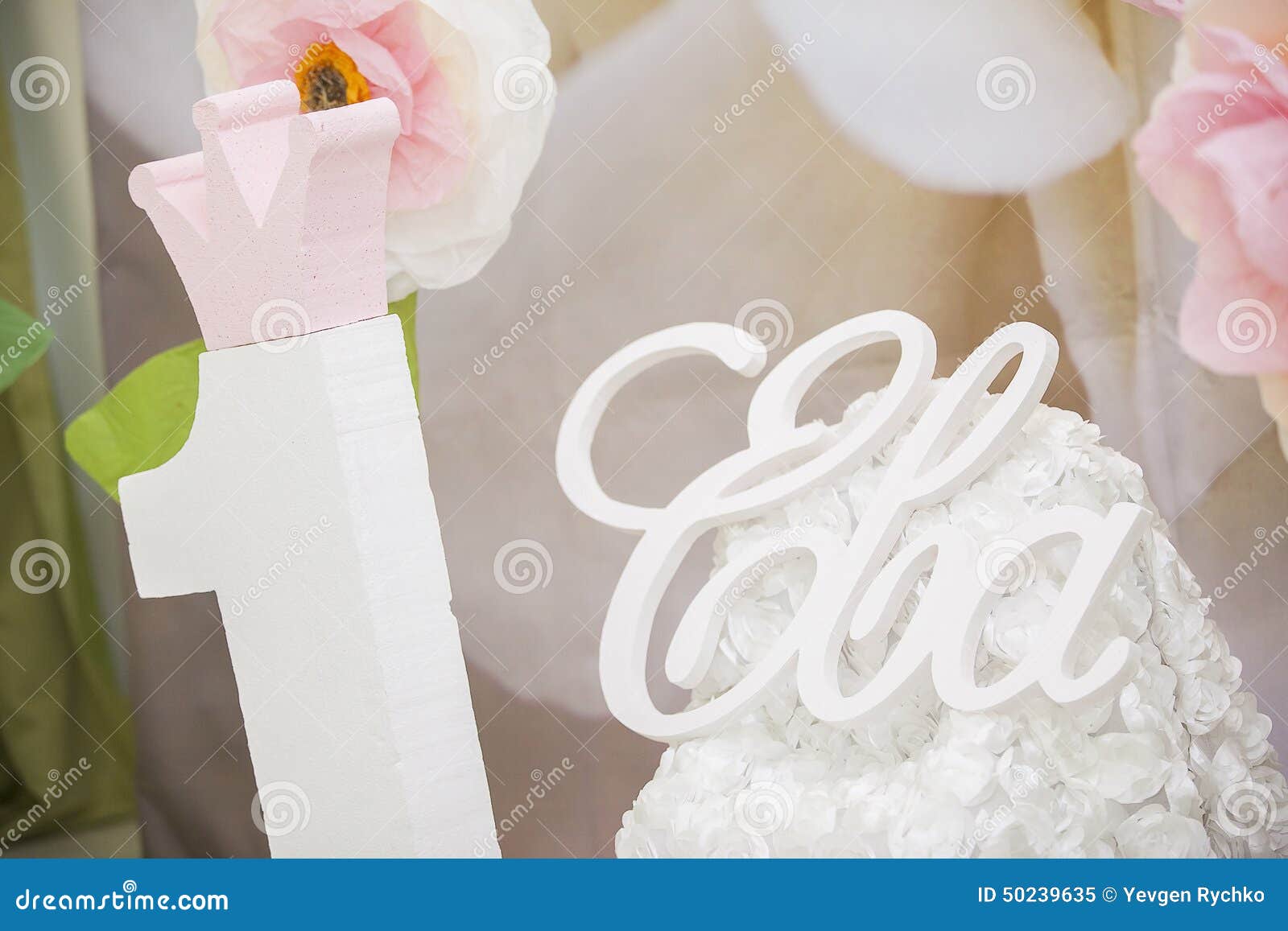 Friandise rose image stock. Image du fermer, réception - 50239635