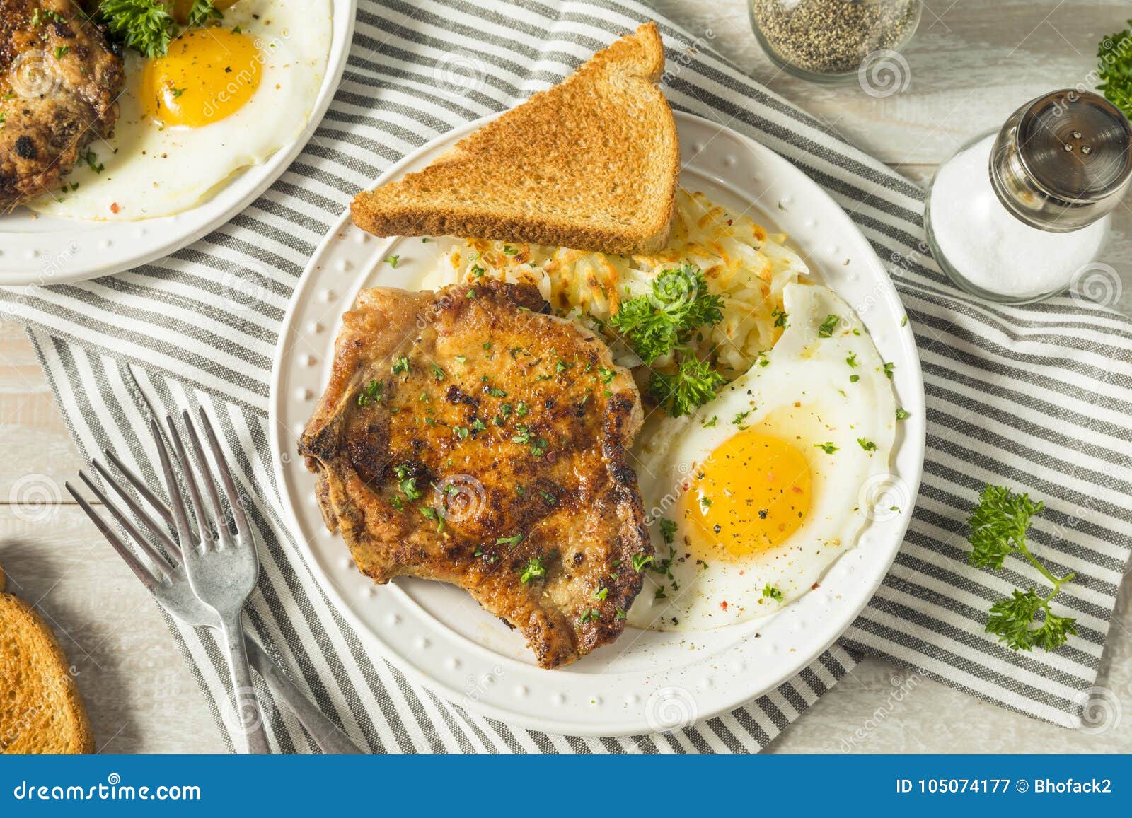 Fried Breakfast Pork Chops Hecho En Casa Imagen de archivo - Imagen de ...