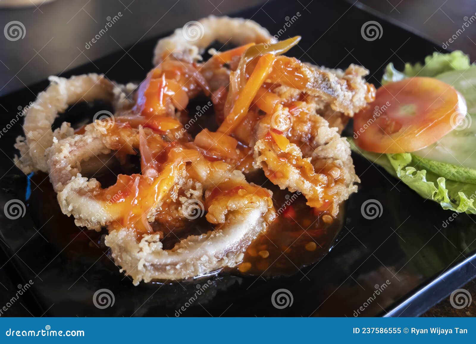 Fried Calamari in Restaurantmenu Stock Afbeelding - Image of keuken ...