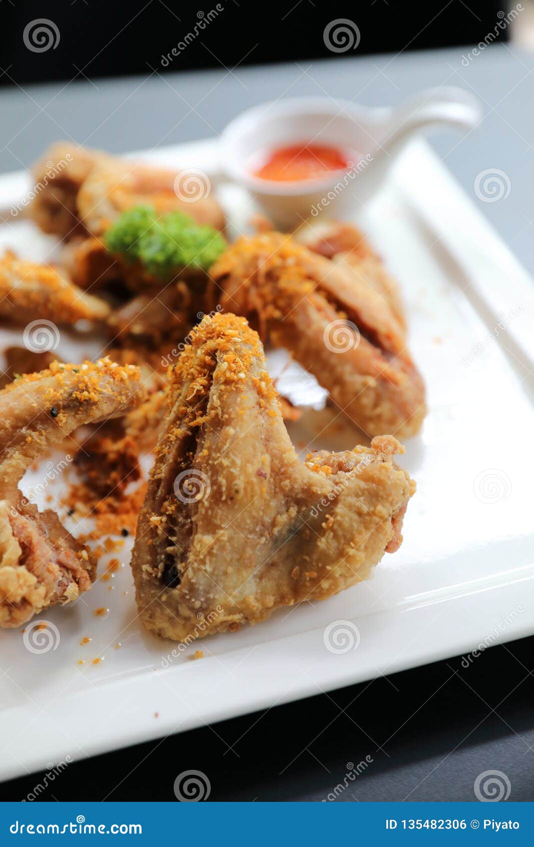 Fried Chicken Appetizer foto de archivo. Imagen de delicioso - 135482306