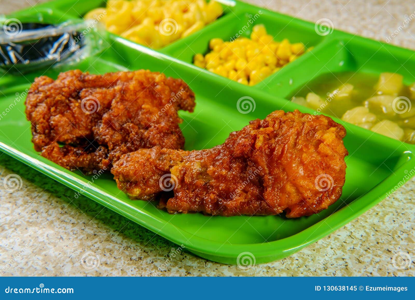 Fried Chicken School Lunch imagem de stock. Imagem de parcelas - 130638145