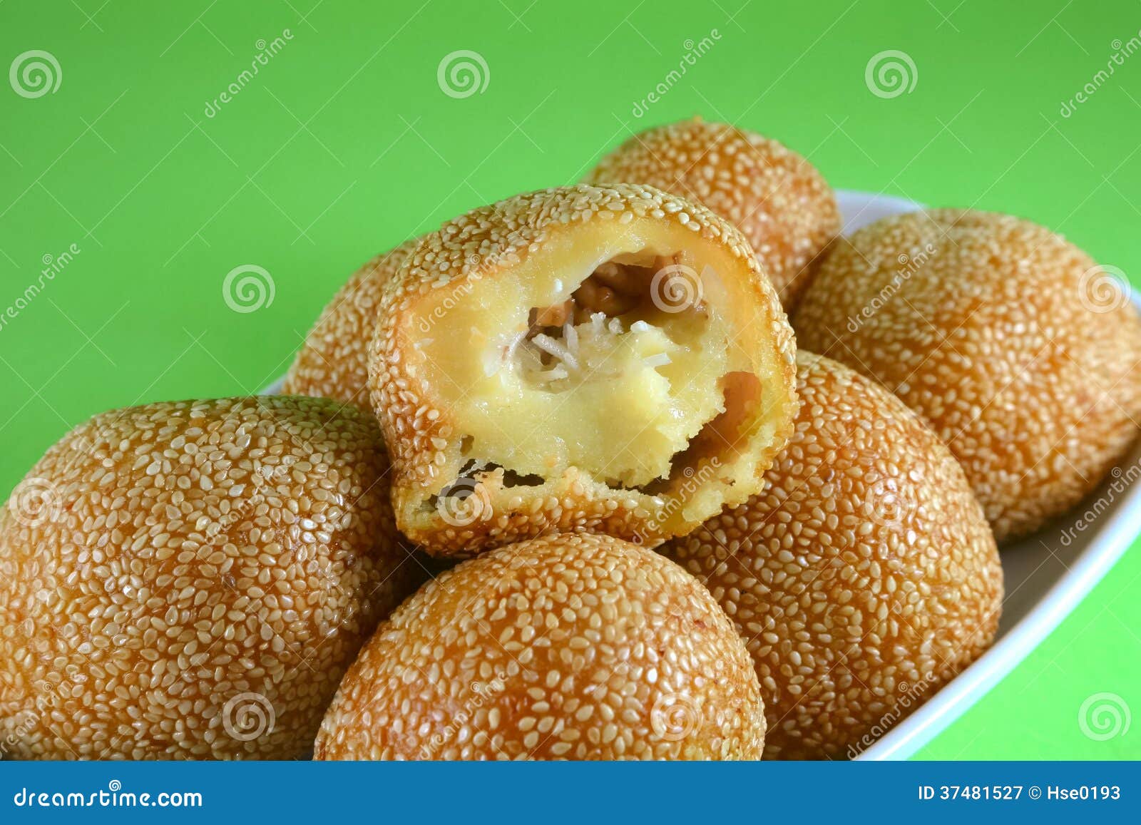 Fried Chinese Sesame Rice Ball Image stock - Image du sésame, gâteaux ...