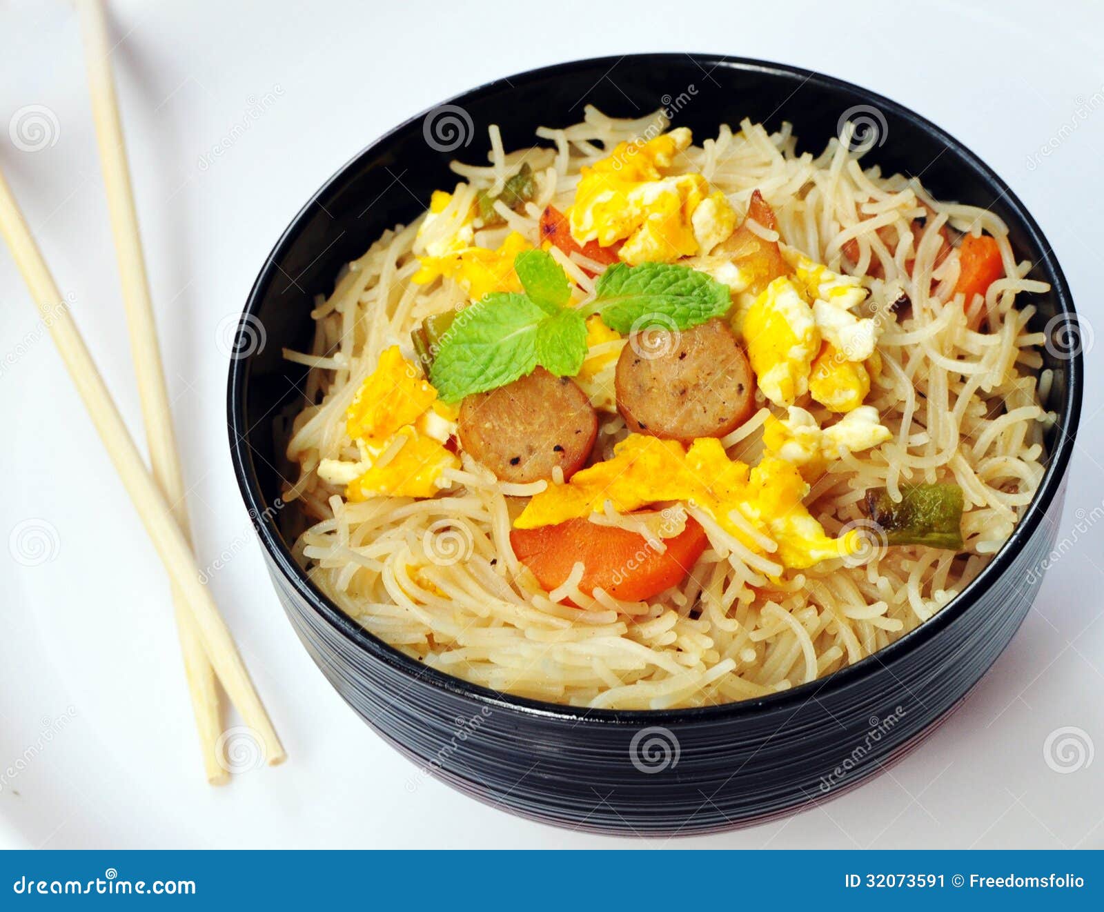 Fried Chinese Style Noodles Stock Image - Image of brown, cooking: 32073591