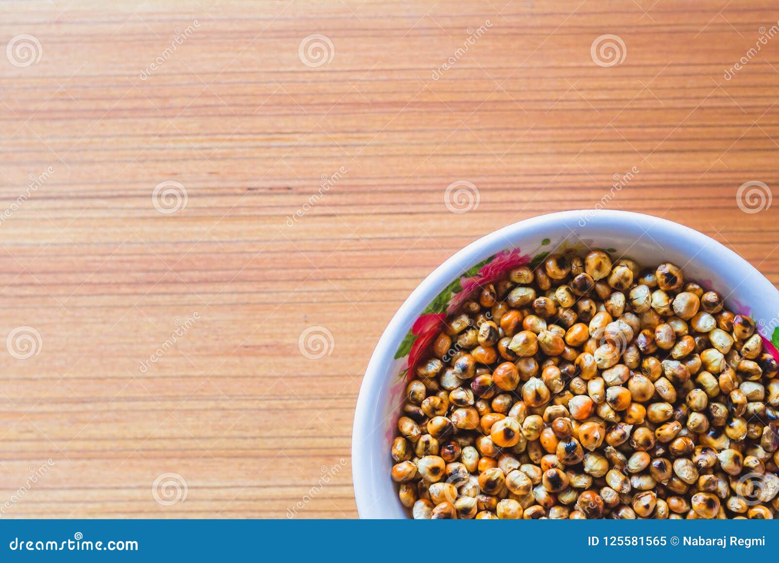 Fried Corn Na Tabela De Madeira Imagem de Stock - Imagem de fritadas ...