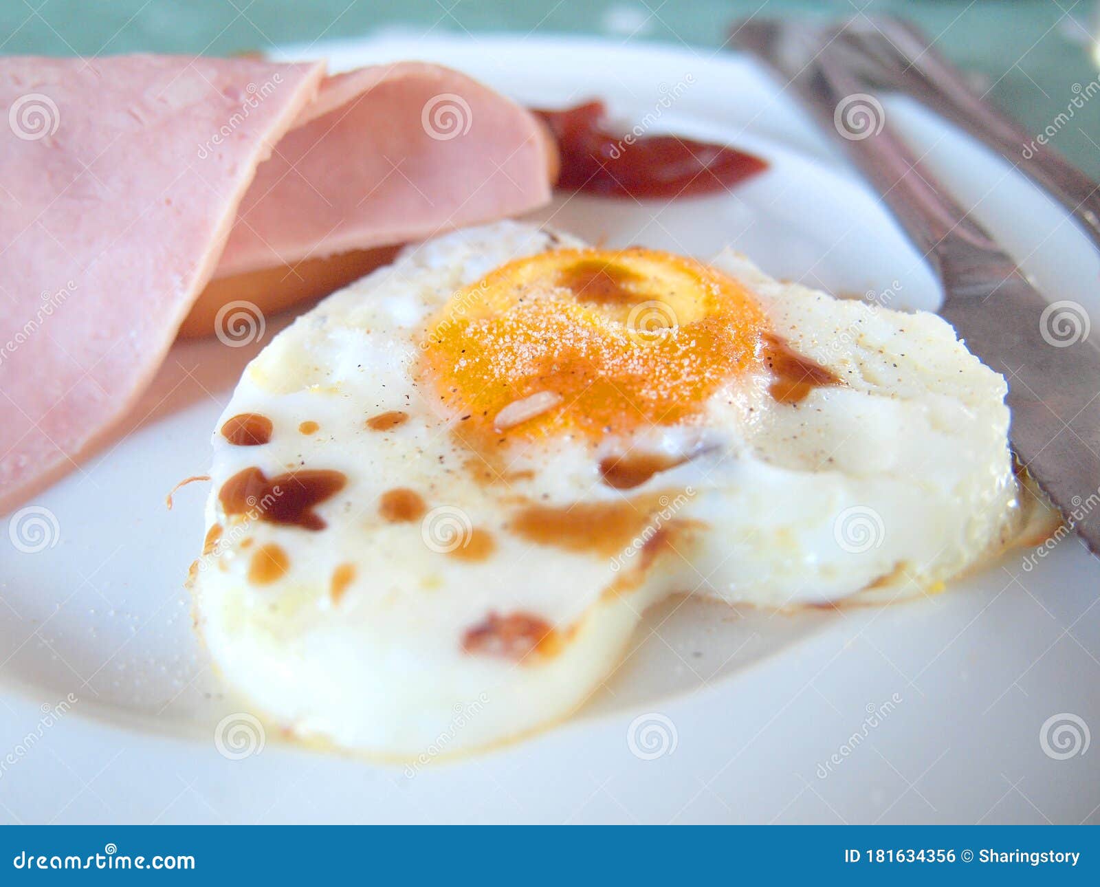 Fried egg and ham stock photo. Image of cooking, dish - 181634356