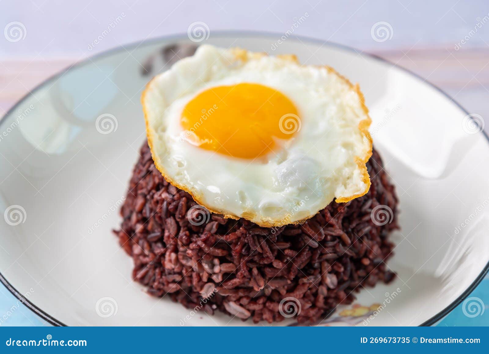 Fried Egg Served with Riceberry Stock Image - Image of healthy, dinner ...