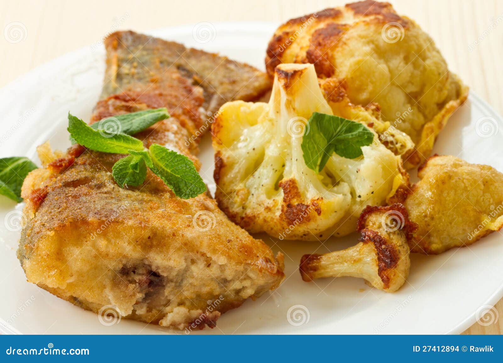 Fried Fish with Cauliflower Stock Photo - Image of lunch, diet: 27412894