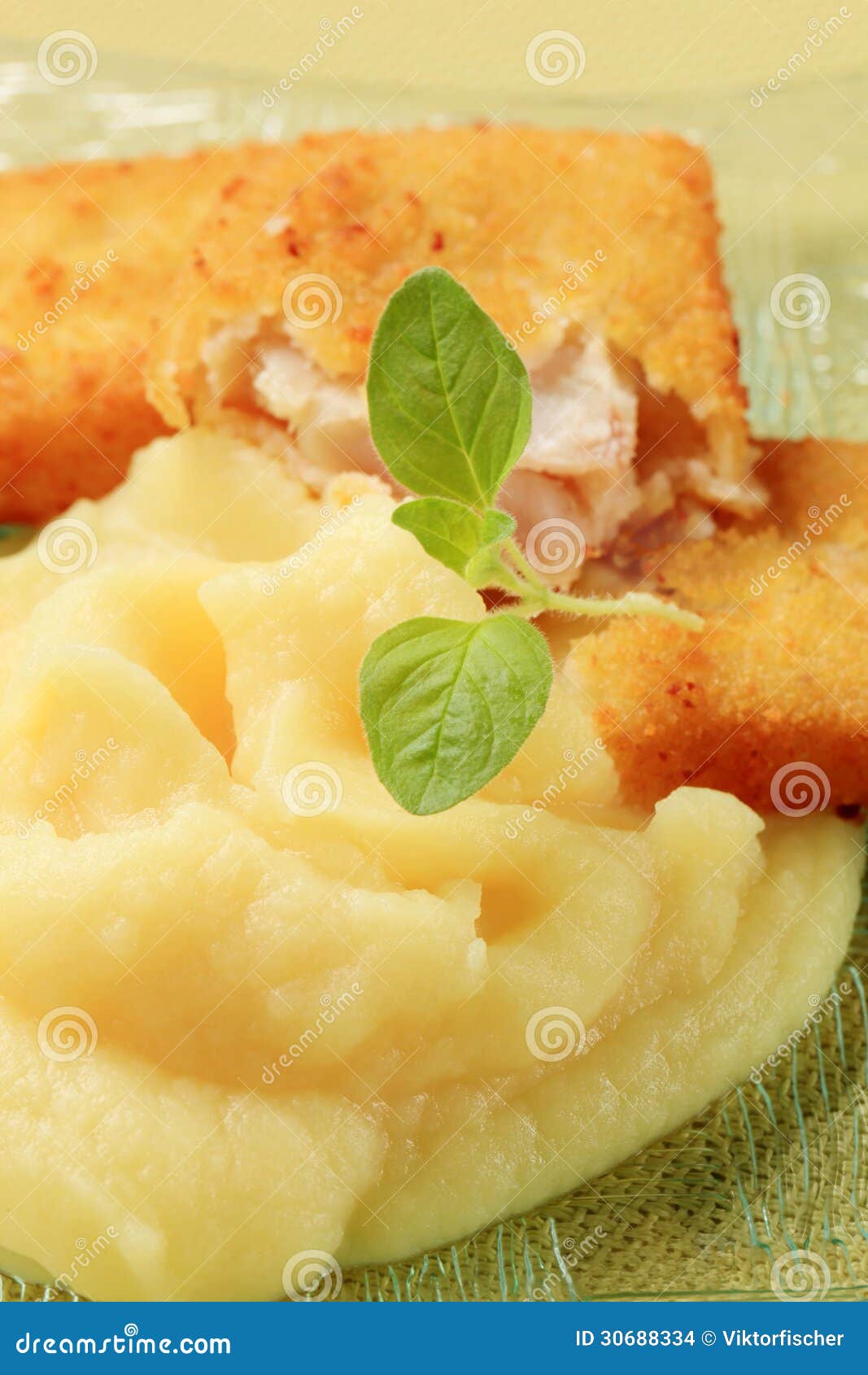 Fried Fish and Mashed Potato Stock Photo - Image of meal, fillet: 30688334
