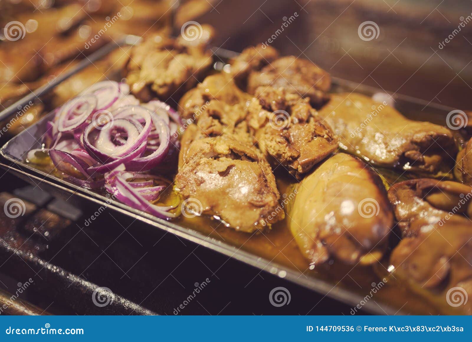 Fried Goose Liver Con La Cebolla Foto de archivo - Imagen de cacerola ...