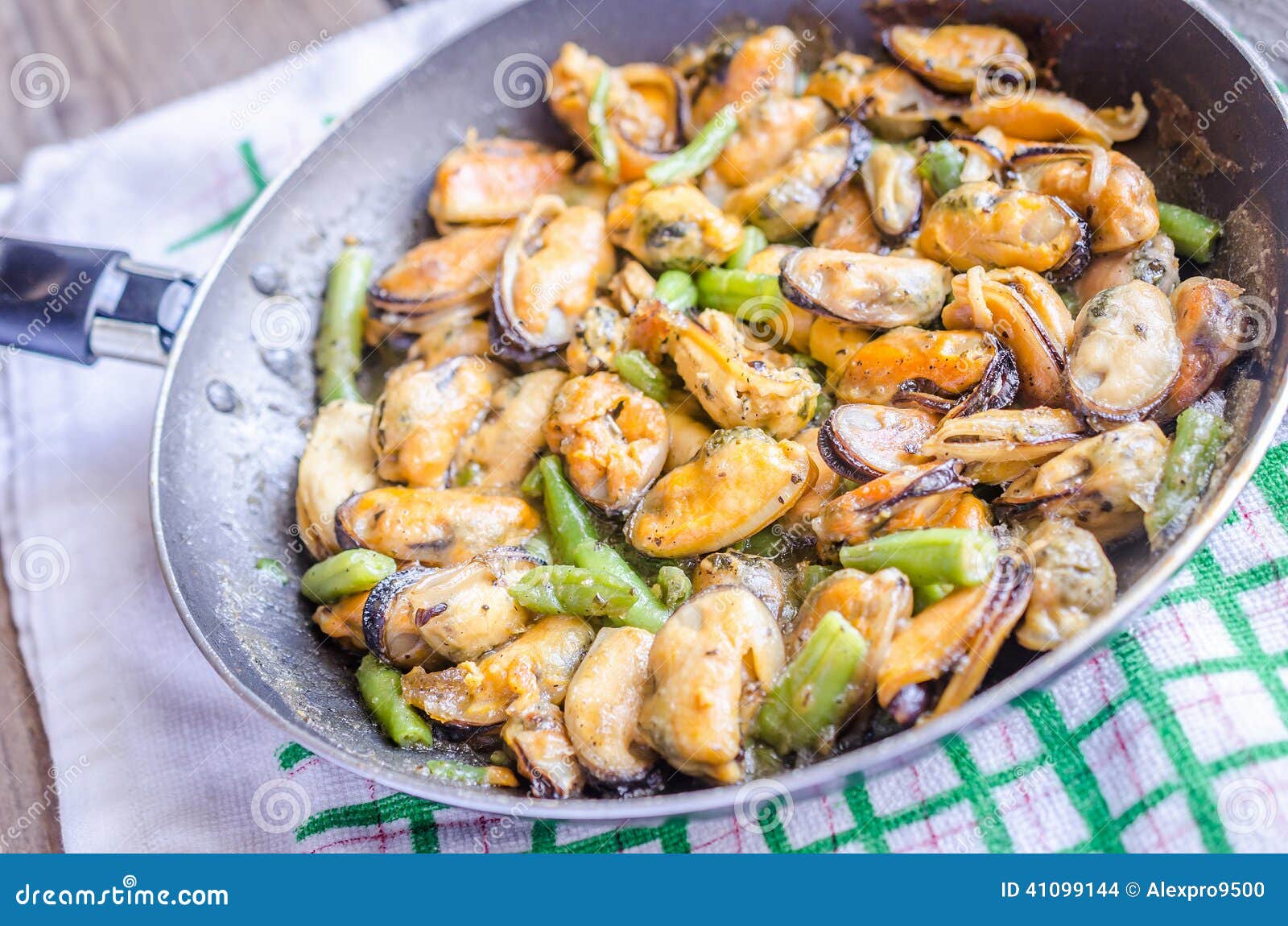 Fried mussels on the pan stock photo. Image of mollusk - 41099144
