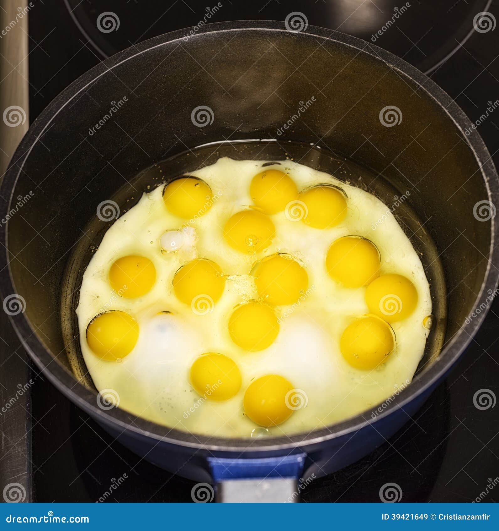 Fried Quail Eggs imagen de archivo. Imagen de codornices - 39421649