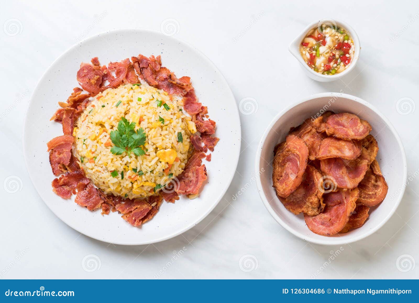 Fried Rice con tocino foto de archivo. Imagen de cocinado - 126304686