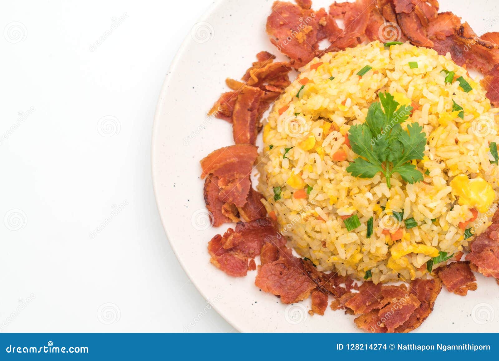 Fried Rice con tocino foto de archivo. Imagen de tocino - 128214274