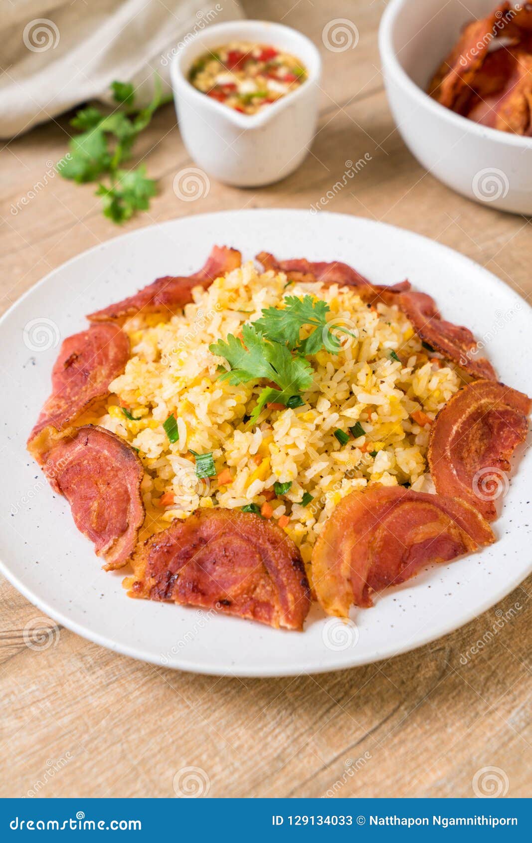Fried Rice con tocino imagen de archivo. Imagen de chino - 129134033