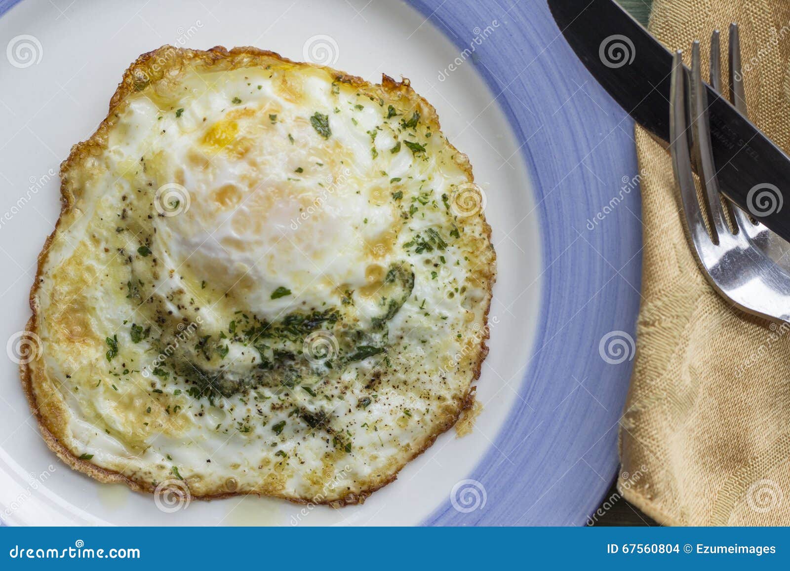 Fried Runny Egg Over Easy fotografia stock. Immagine di giallo - 67560804
