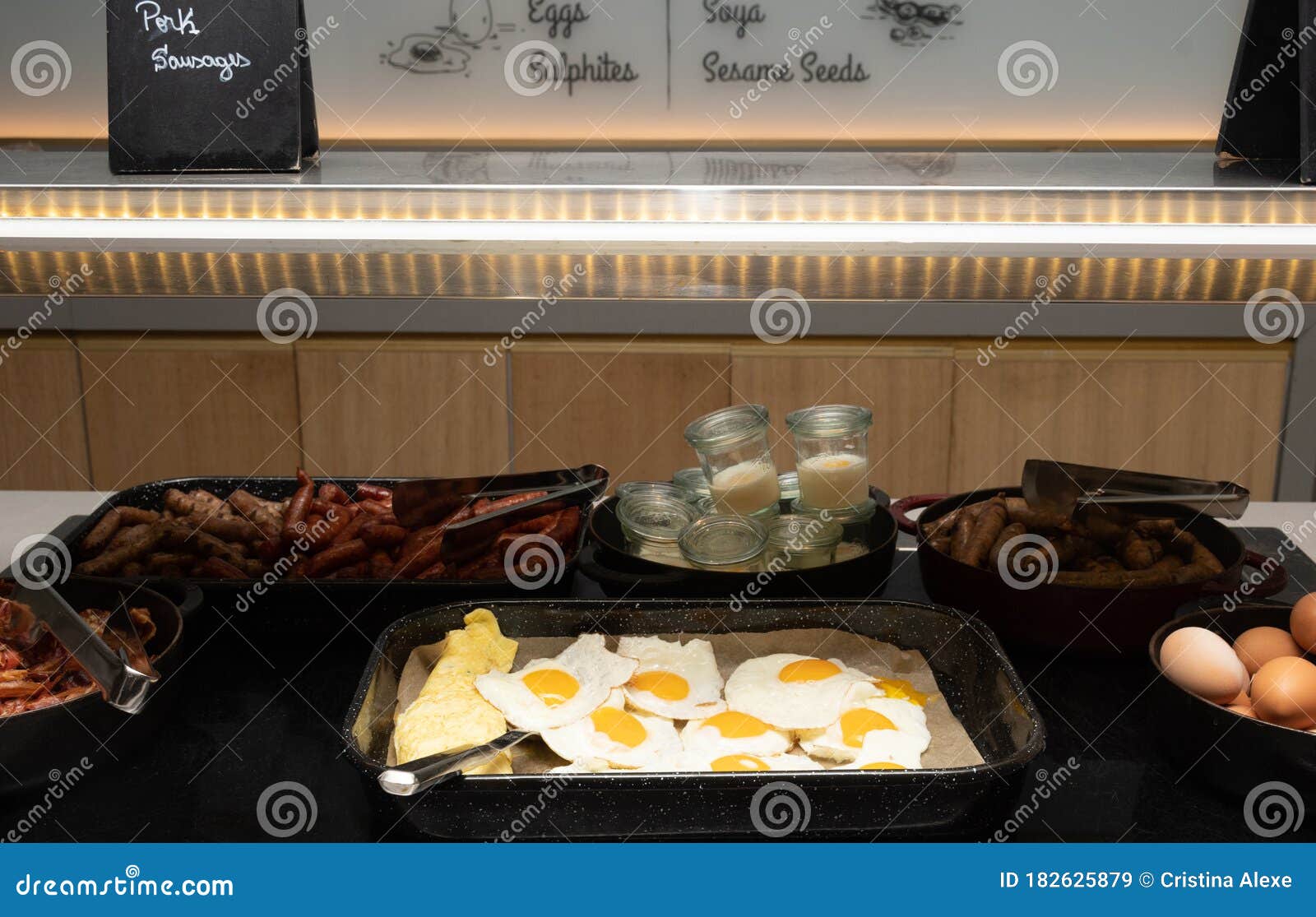 Scrambled Eggs For A Buffet