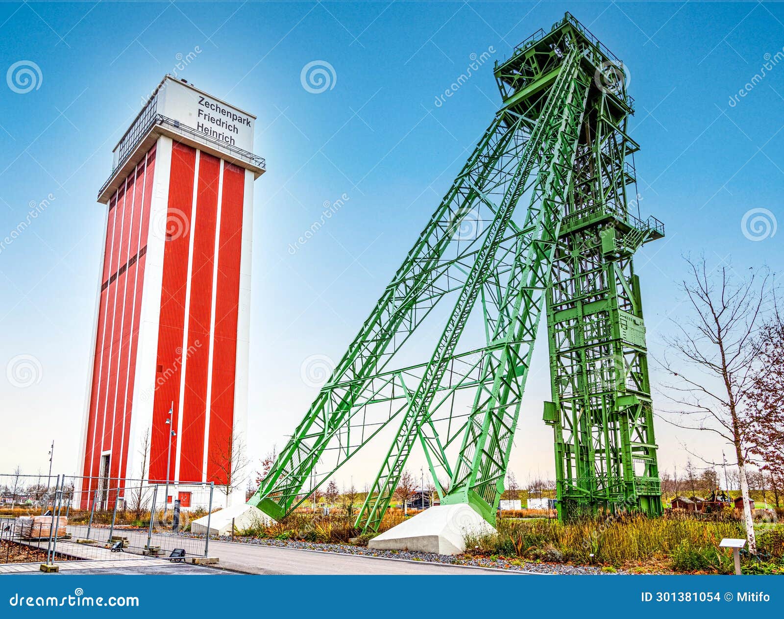Hump Route Sculpture In The Chongqing Air Force Anti-Japanese War ...