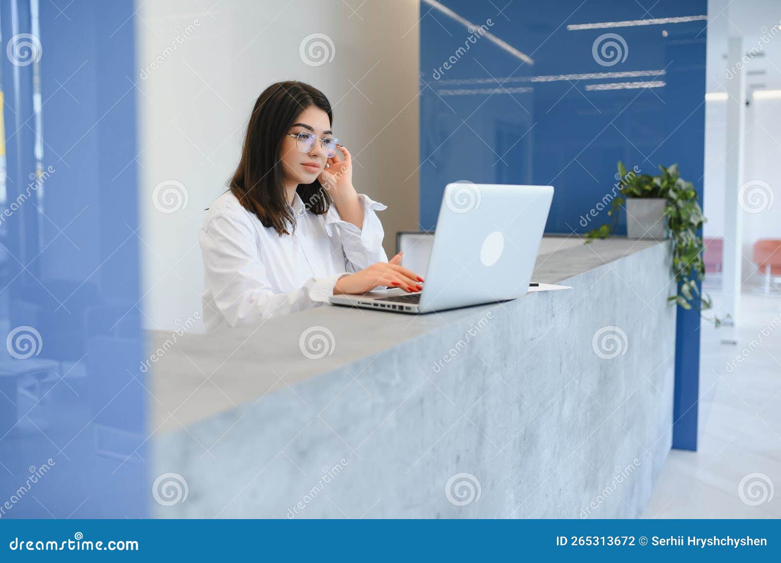 Friendly Young Woman Behind the Reception Desk Administrator Stock ...
