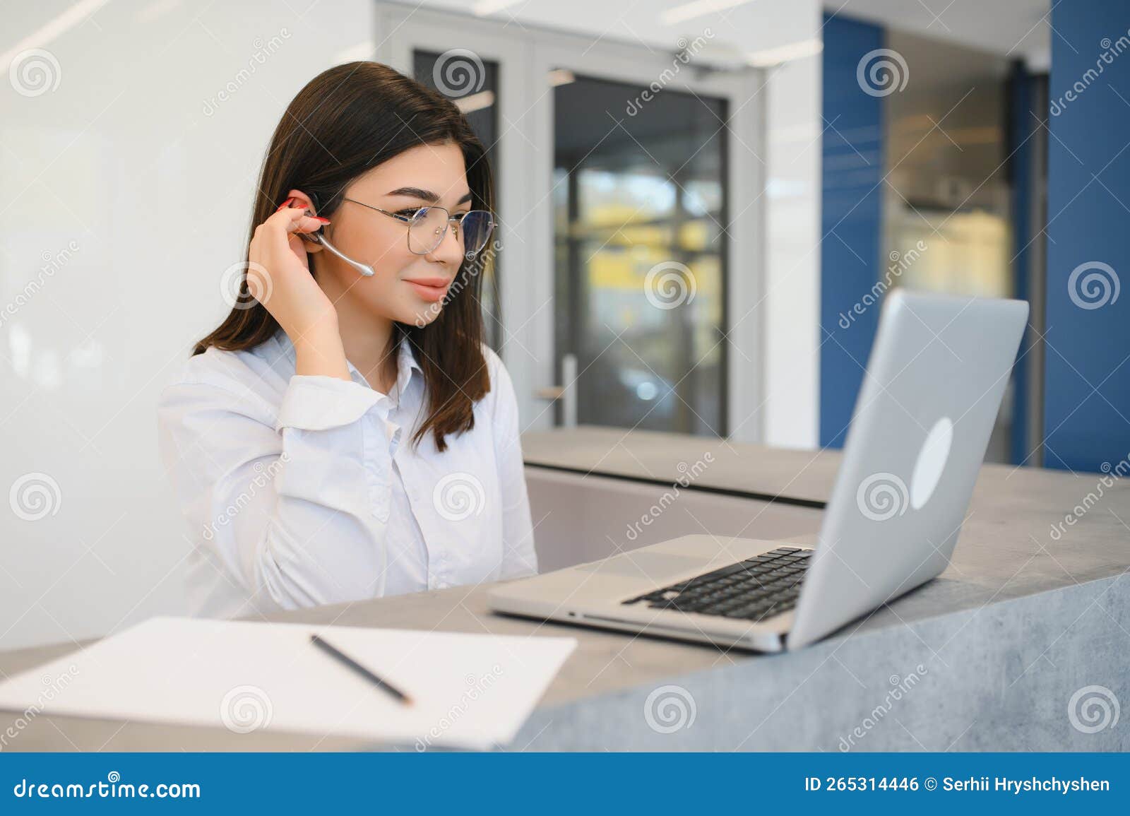 Friendly Young Woman Behind the Reception Desk Administrator Stock ...
