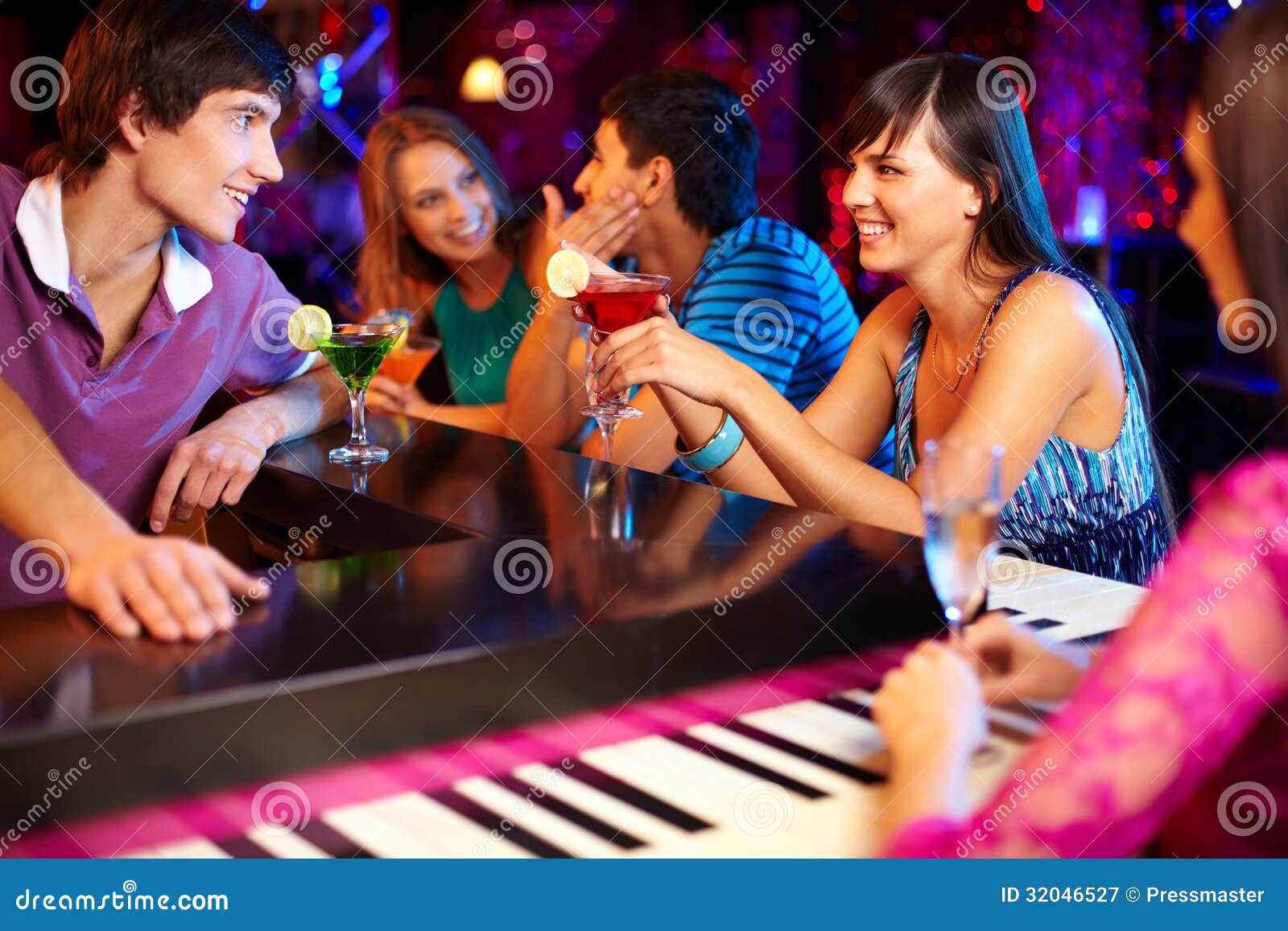 Friends in bar stock image. Image of clubber, cocktail - 32046527