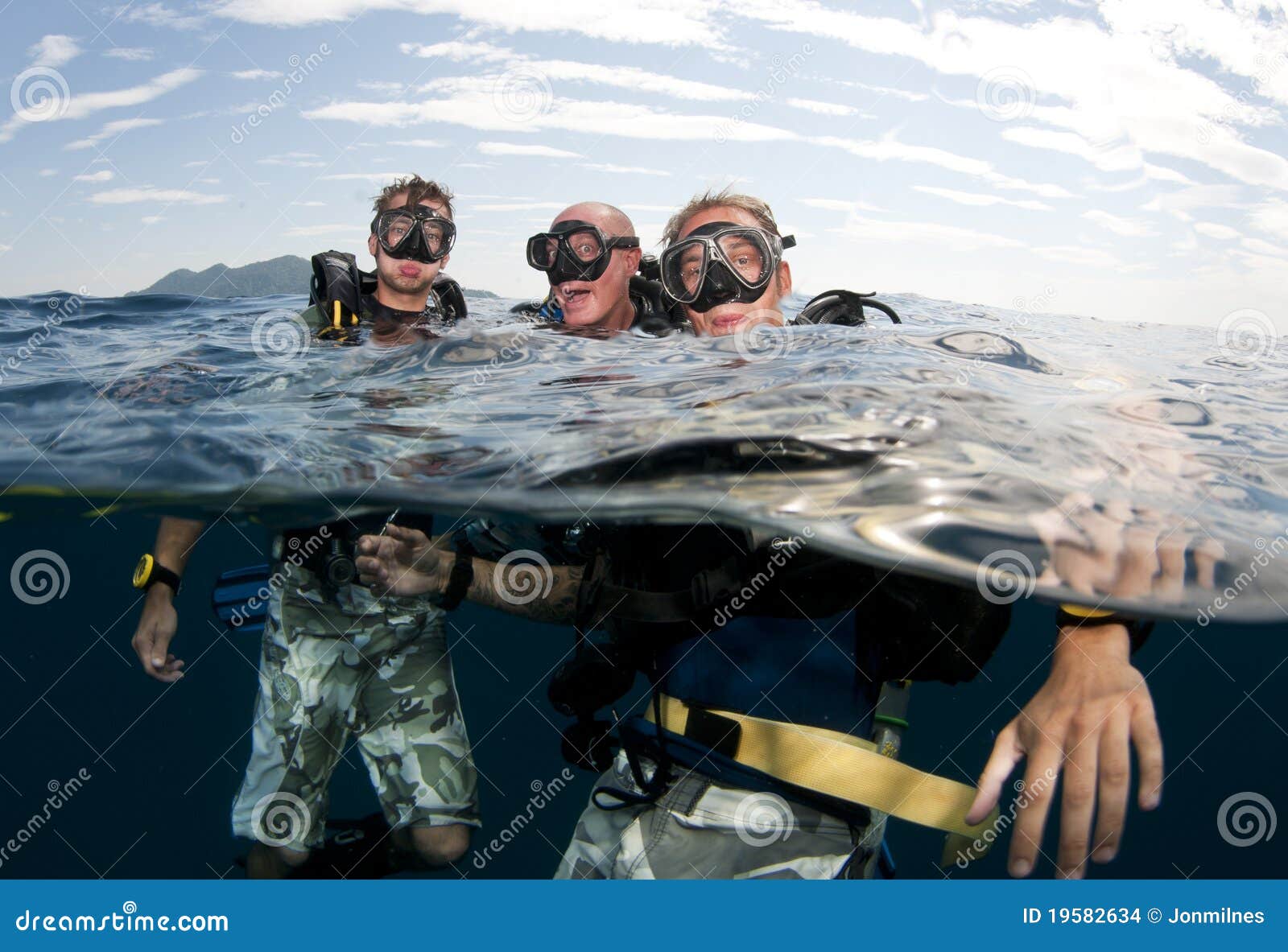 Friends go scuba diving stock photo. Image of fins, sport - 19582634