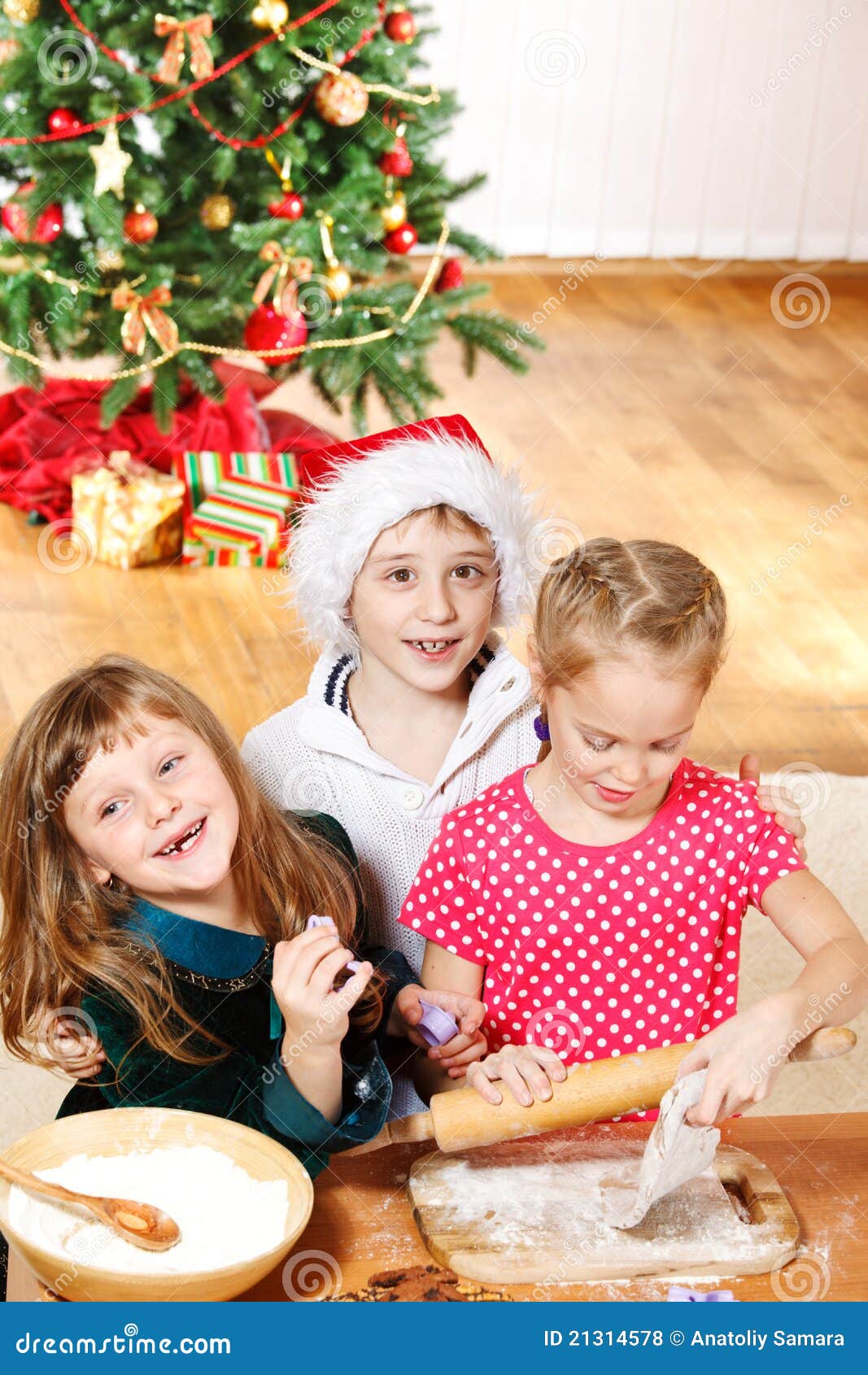 Friends Making Christmas Cookies Stock Photo - Image of busy, cute ...