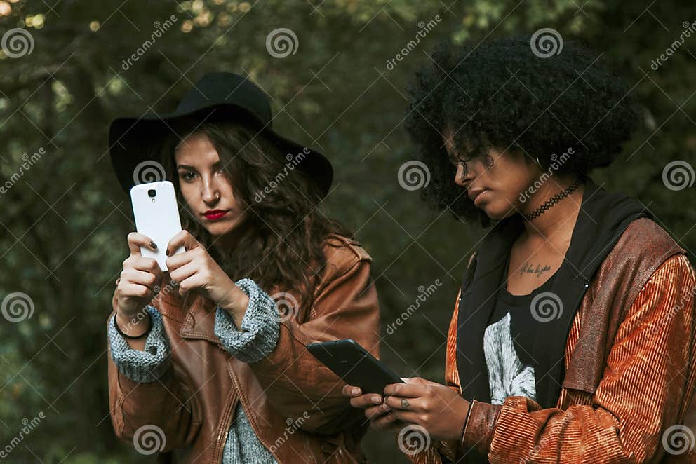 Friends with the Mobile Phone Stock Image - Image of friendship, friend ...