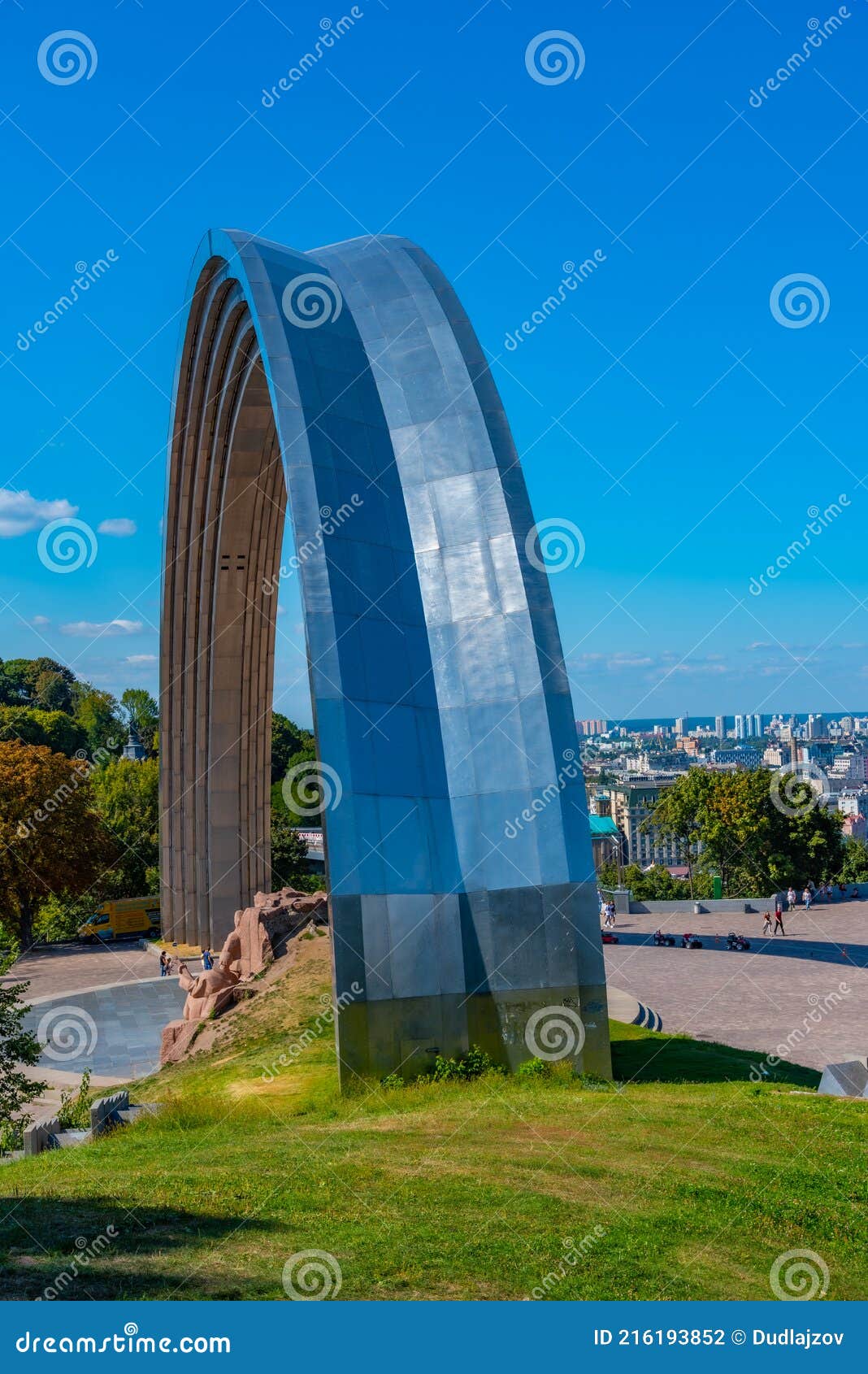 Friendship of the Nations Arch in Kiev, Ukraine Editorial Photography ...