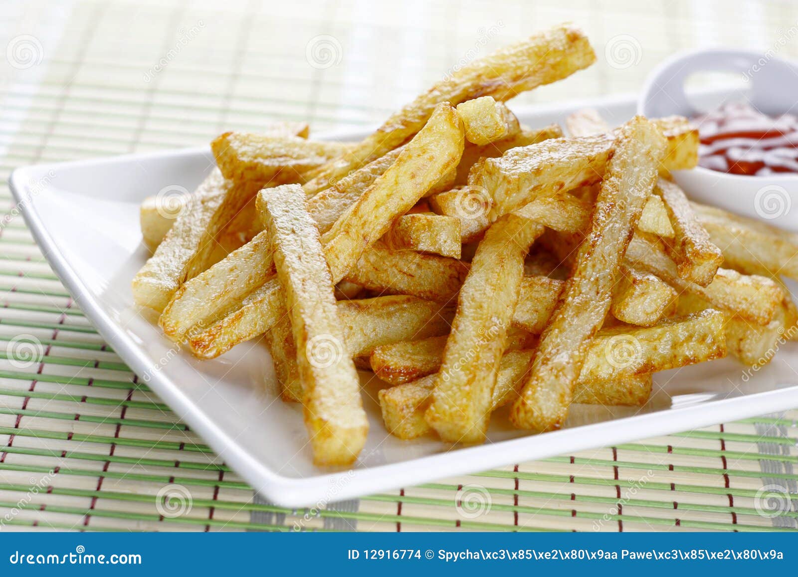 Frieten stock foto. Image of rood, aardappels, geel, kleur - 12916774