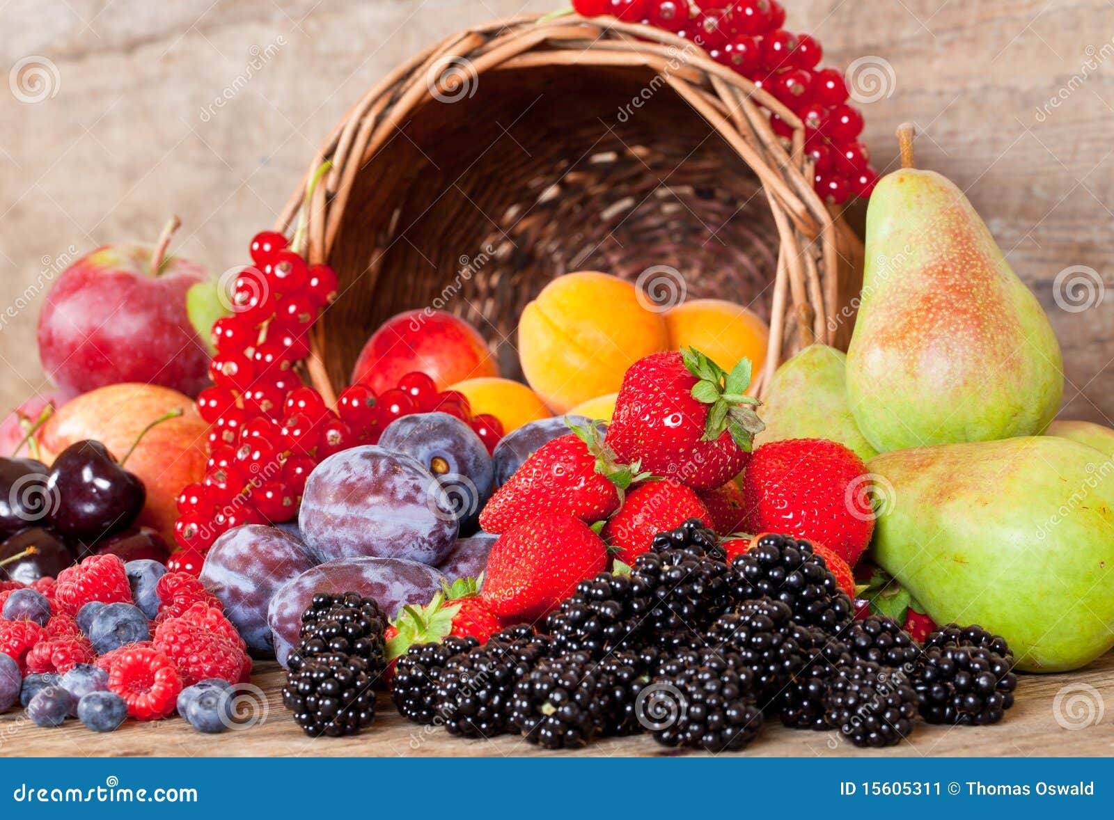 Frische Früchte Am Sommer Stockbild - Bild: 15605311