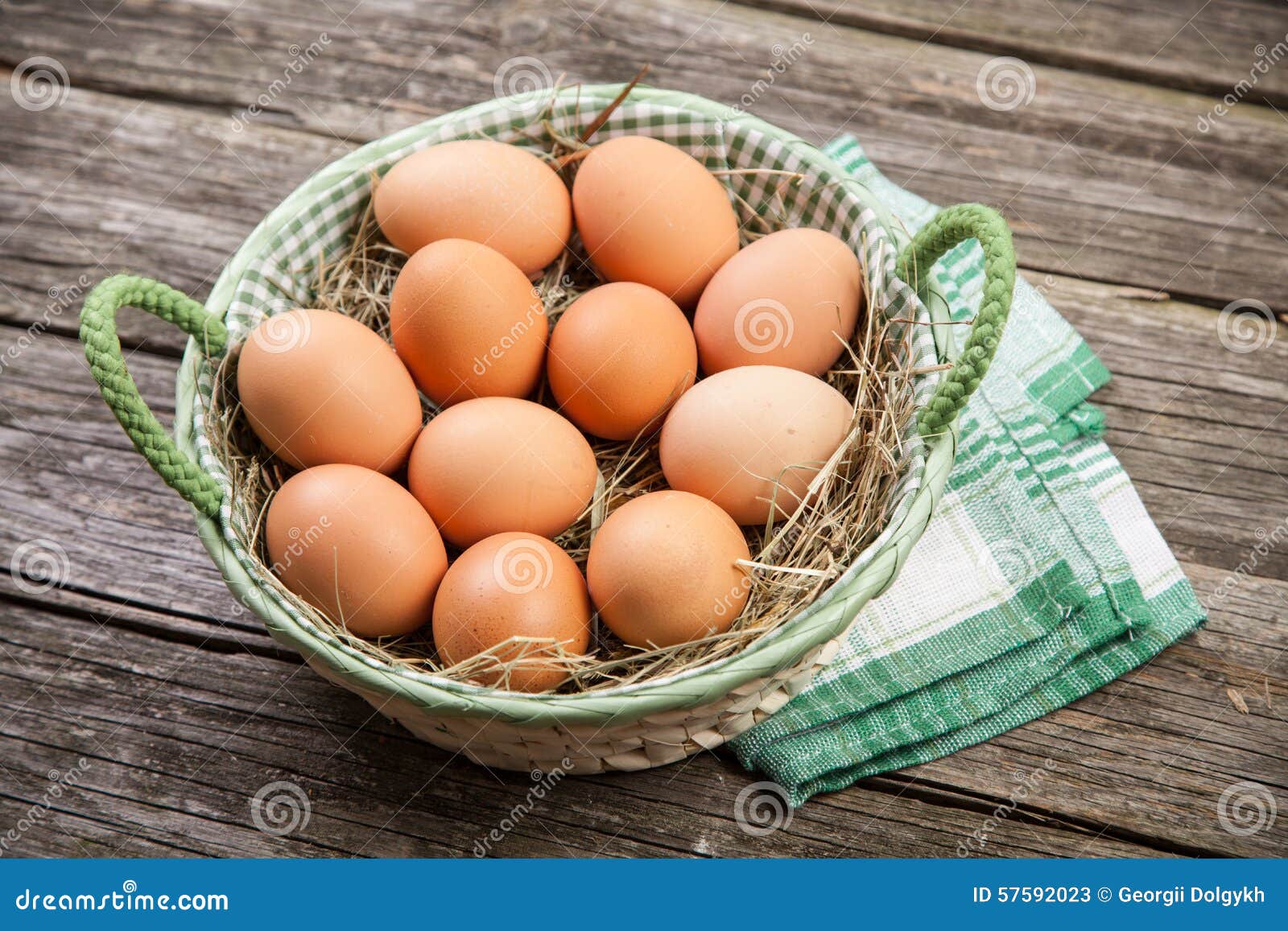 Frische organische Eier stockbild. Bild von protein, frech - 57592023