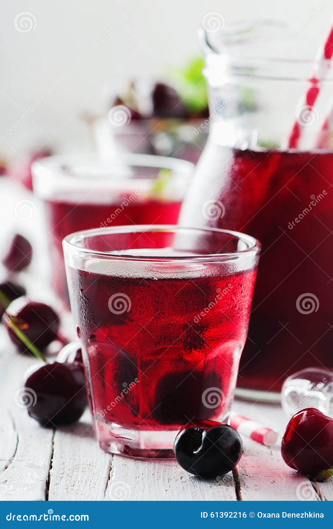 Frischer Kirschsaft Mit Eis Stockfoto - Bild von kirsche, tabelle: 61392216