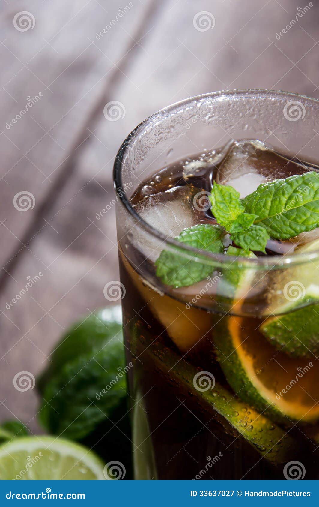 Frisches Gemachtes Cocktail (Kuba Libre) Stockbild - Bild von glas ...