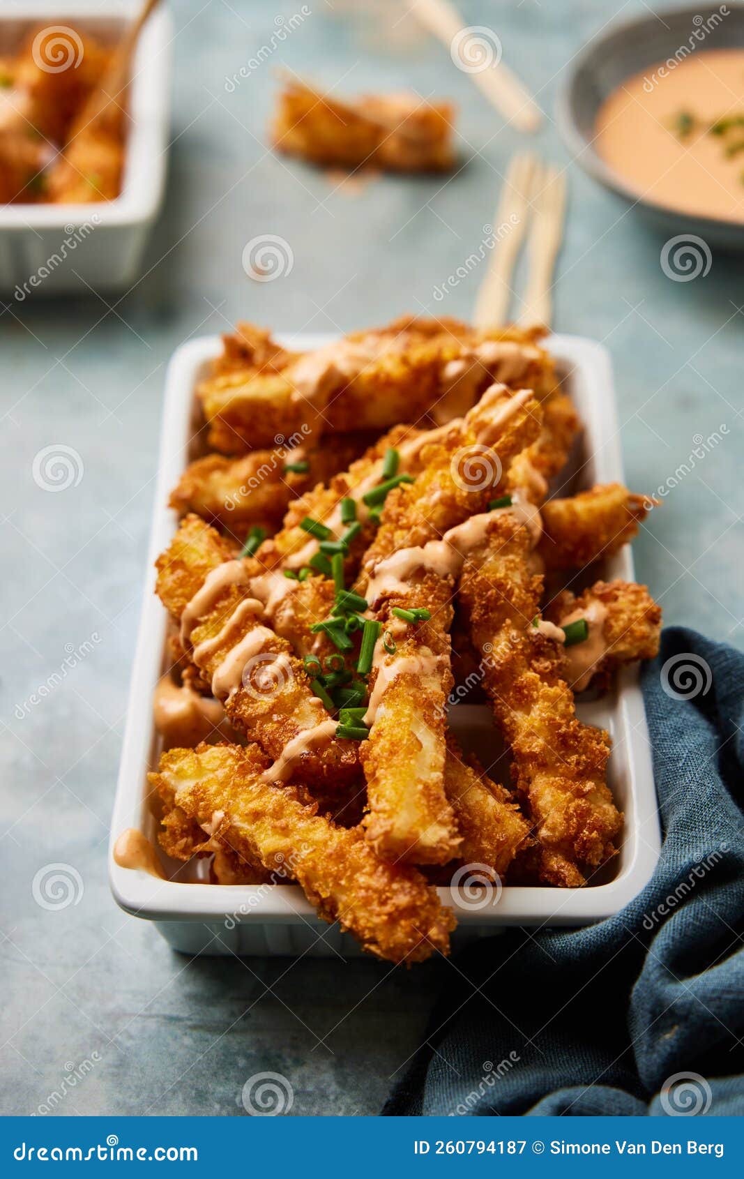Frites Halloumi Avec Sauce Mayonnaise Image stock - Image du délicieux ...