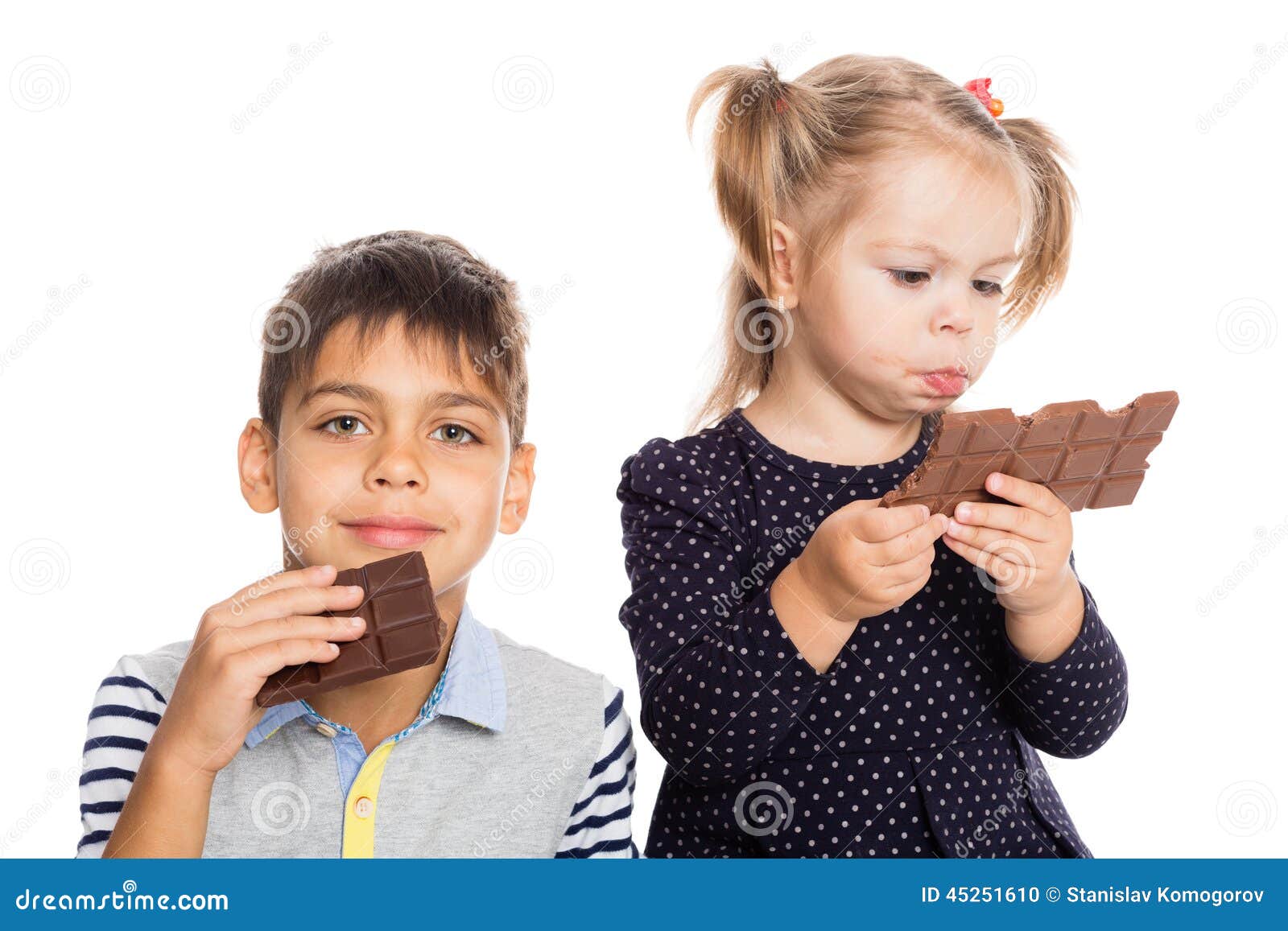Frohe Kinder Mit Schokolade Stockfoto - Bild von mädchen, junge: 45251610
