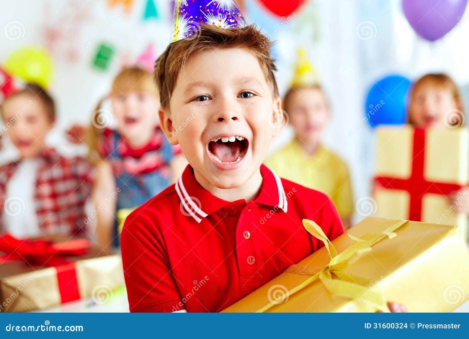 Froher Junge stockfoto. Bild von nett, fall, freunde - 31600324