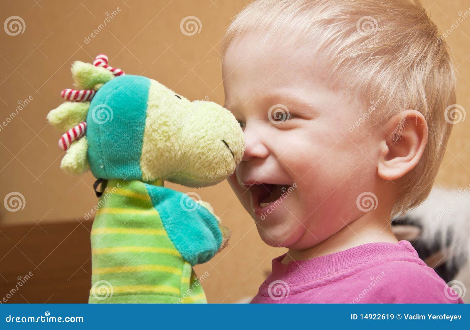 Frohes Kind stockbild. Bild von menschlich, freundlich - 14922619