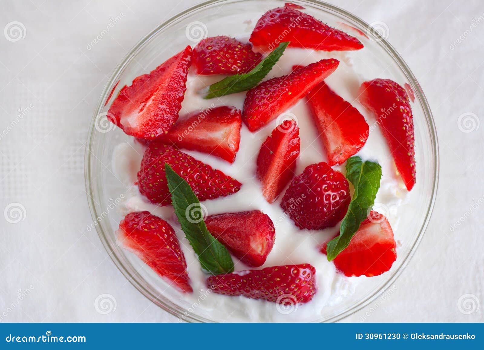 Fromage Blanc Avec Du Yaourt Et Des Fraises Photo stock - Image du ...