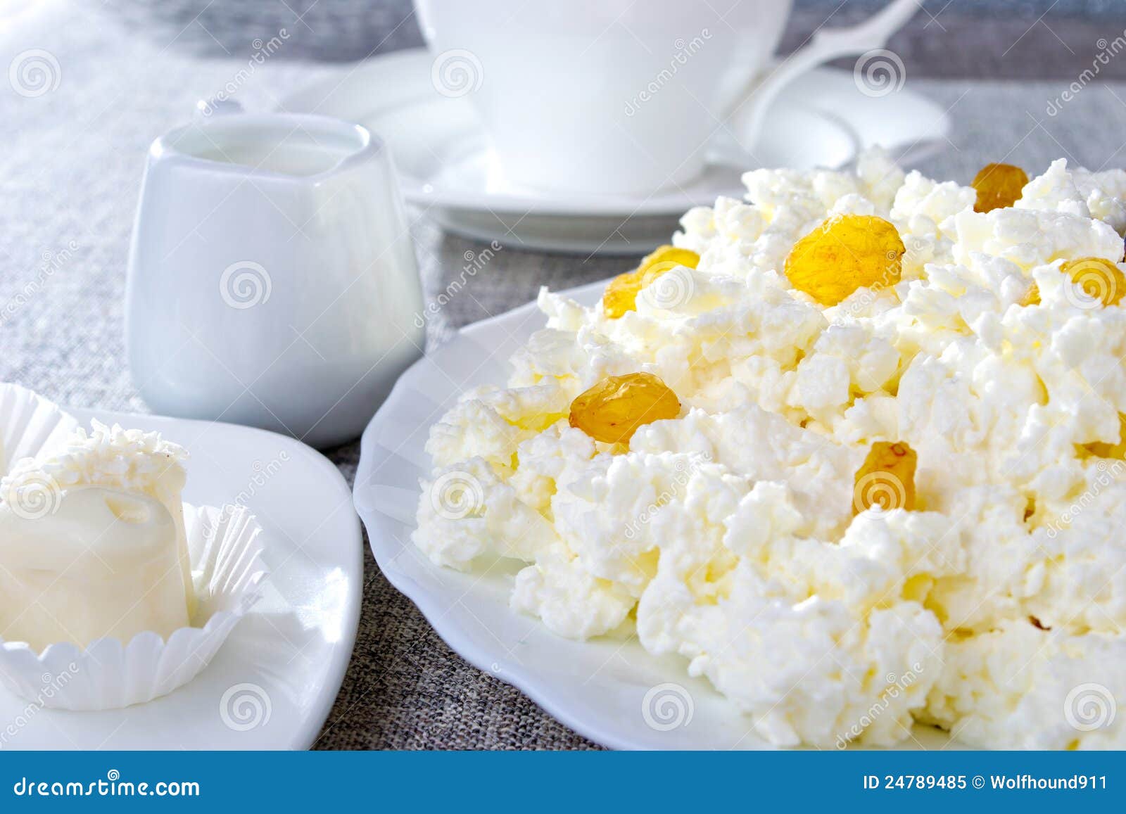Fromage Blanc D'une Plaque Blanche Image stock - Image du nourriture ...