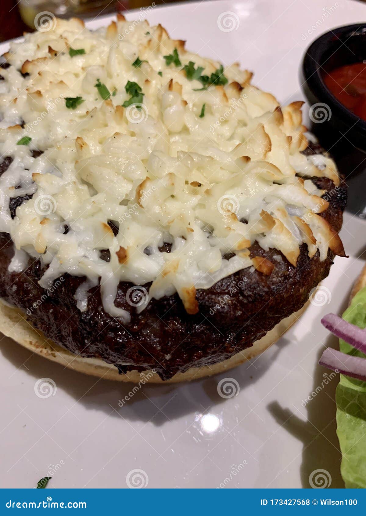 Fromage burger photo stock. Image du thé, repas, grillé - 173427568