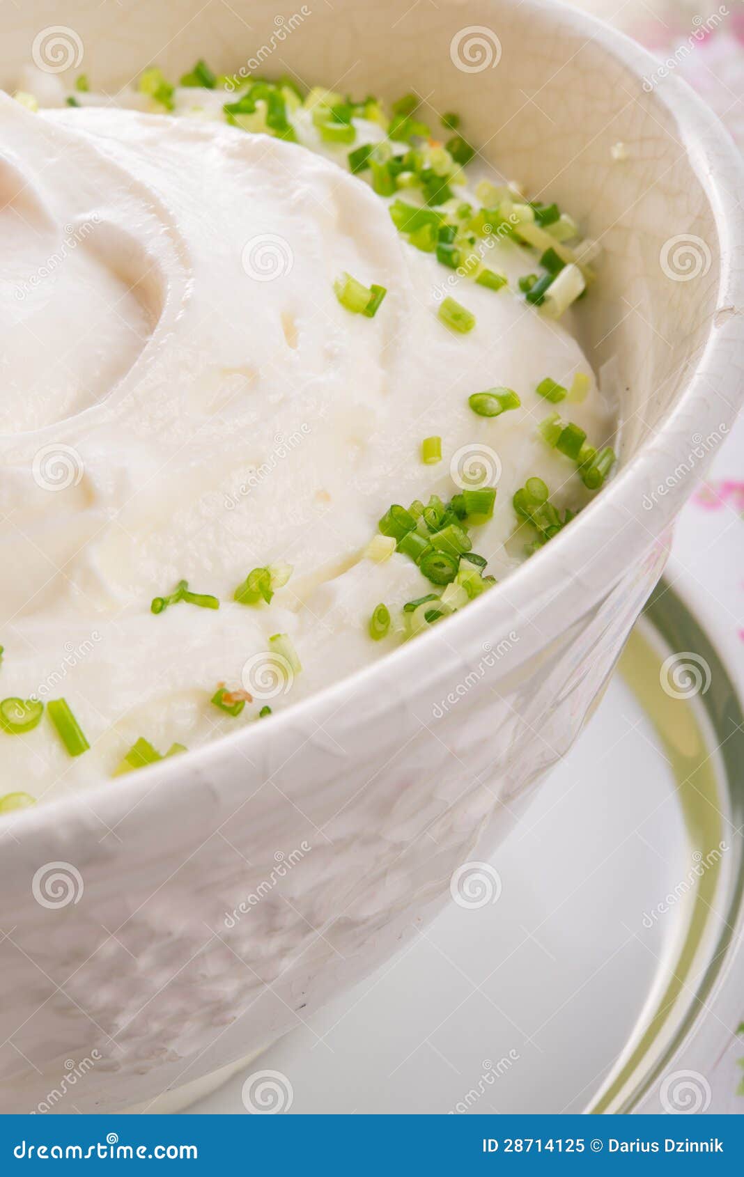 Fromage de quark image stock. Image du vert, doigt, base - 28714125